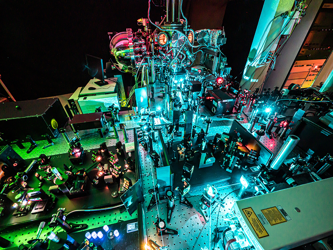 Ultraschnell durch Raum und Zeit - Institut für Physik